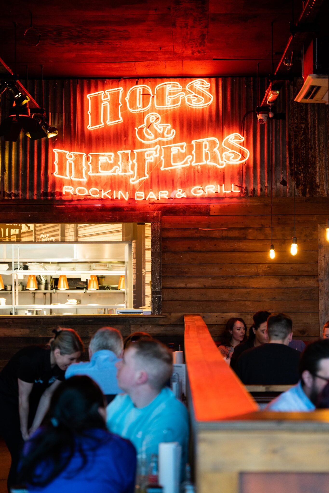 Hogs & Heifers – Bar & Grill