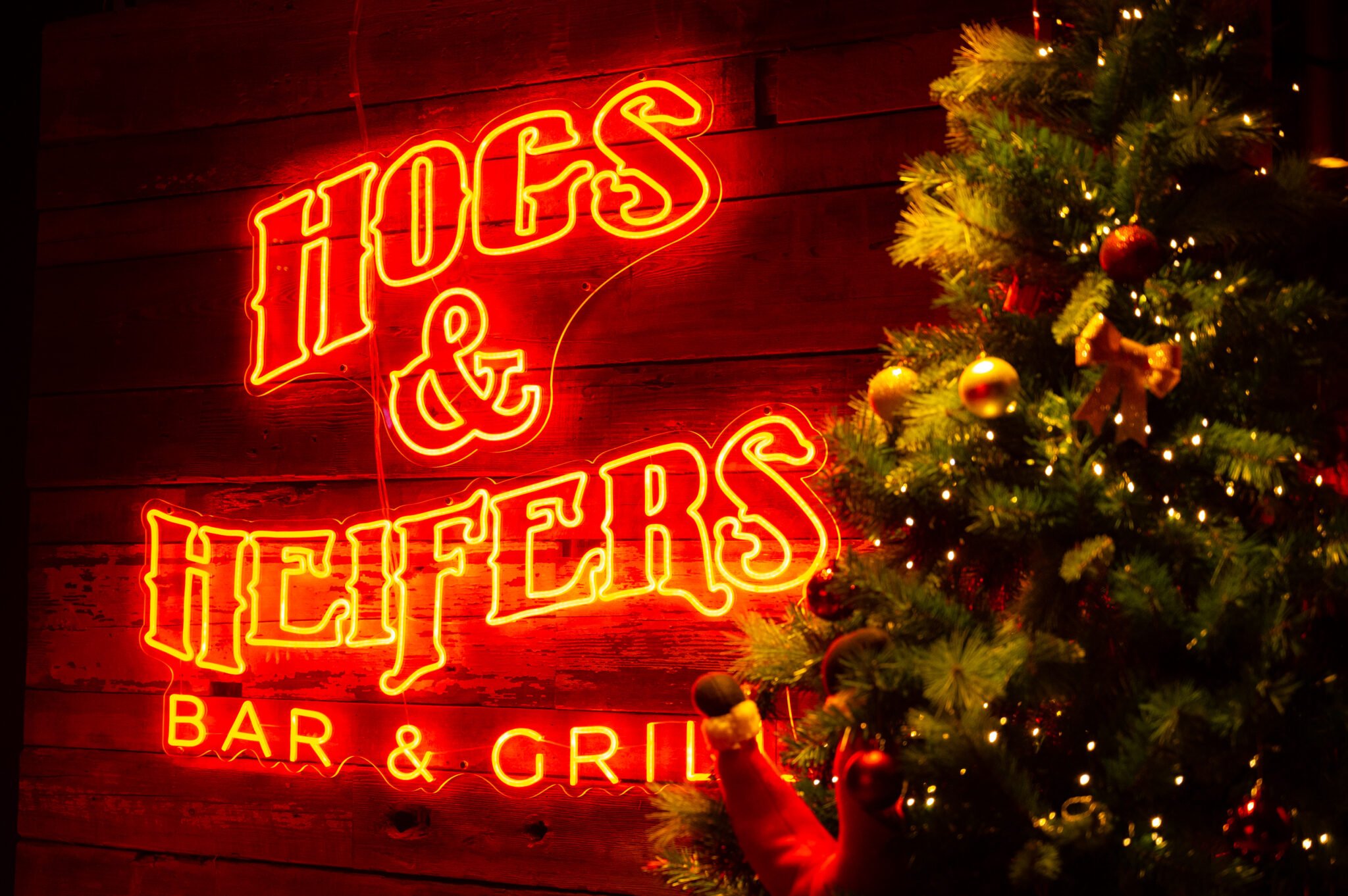 Hogs & Heifers – Bar & Grill